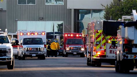 Southern California Plane Crash Kills 2 And Injures 19 The New York Times