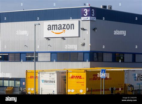 Warehouse Building Amazon Logistics Distribution Center Dhl Hermes