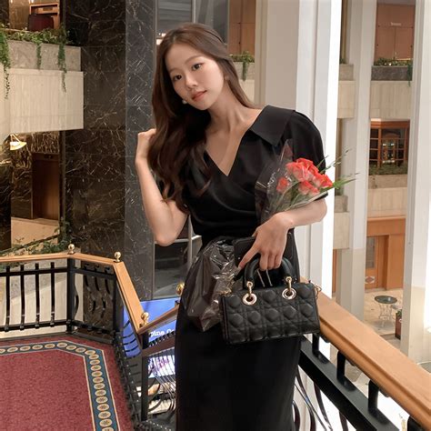 달리호텔 🌸자체제작🌸 Dali Made 블론드 카라 브이넥 랩 셔링 버클 A라인 롱 반팔 원피스하객룩