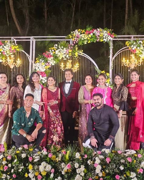 Anitha Vijayakumar நீங்க டாக்டரா இல்ல ஆக்டரா 50 வயதிலும் 25 வயசு மகளுக்கு டஃப் கொடுக்கும்