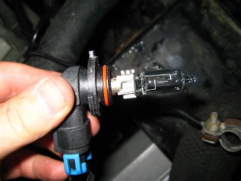 Toyota Corolla Headlight Bulb Replacement Guide 043