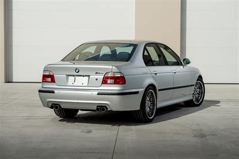 Sabine Schmitz In Een Bmw M5 E39 Over De Ring Topgear