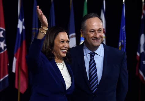 How Did Kamala Harris Meet Husband Doug Emhoff Popsugar Celebrity Uk