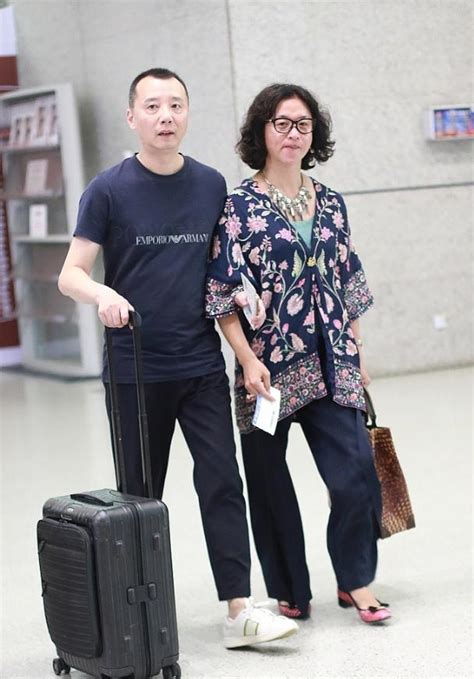 金星现身机场，网友直呼：我的天呐！金星越老越有大妈味了 每日头条