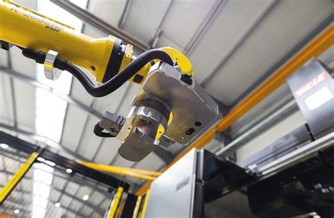 Kts Technologiepark Stahl Automatisiert Fräszentrum Mit Fanuc Roboter R