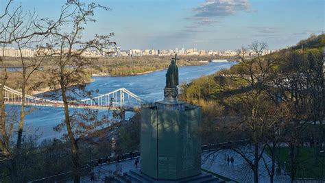 Украјински медији Украјина и САД потписале меморандум о споразуму о минералима — Rt Balkan