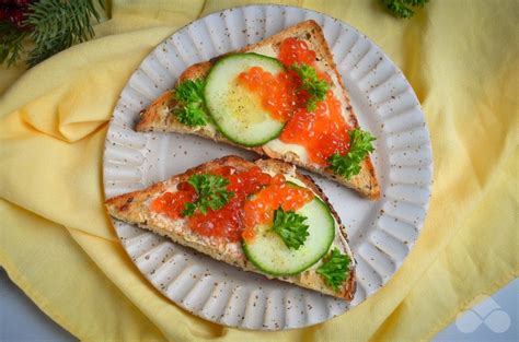 Бутерброды с красной икрой и маслом простой и вкусный рецепт с фото пошагово