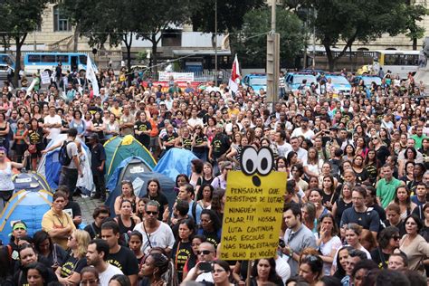 Fotos Professores Protestam No Rio Janeiro 14082013 Uol Educação