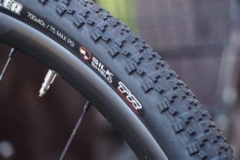 BLOG グラベルロードにおすすめのタイヤカスタム【 MAXXIS / マキシス 】RAMBLER ランブラー 700x40C | 京都の ...
