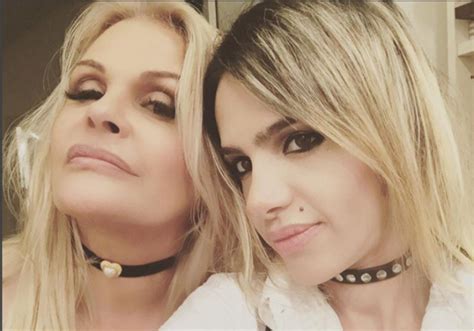 Monique Evans Posta V Deo Beijando Namorada E Criticada Na Web