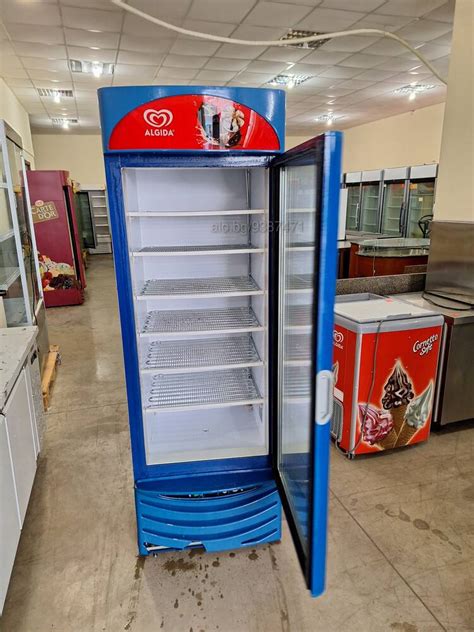 Вертикална фризерна витрина Фризер Fr Хладилници Фризери Бургас Вертикална фризерна в
