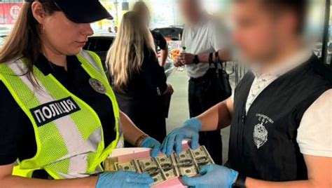 Хабар за батьківські права у Харкові затримано посадовицю