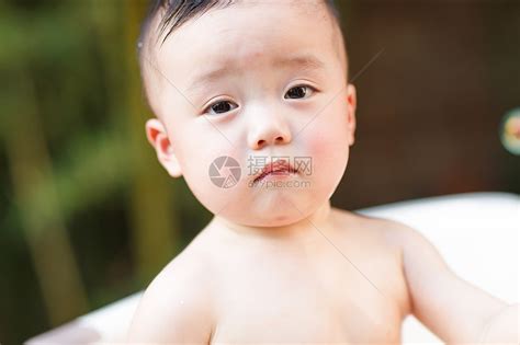 男孩幼儿可爱的男婴儿洗澡高清图片下载 正版图片501934824 摄图网