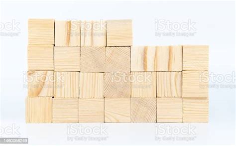 흰색 배경에 격리된 텍스트의 복사 공간을 위한 나무 큐브 개념 품종을위한 나무 상자의 빈 영역 상자 개념에 쓰기 0명에 대한