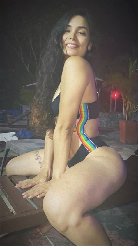 Angie Suz 🇨🇴 En Bikini Fotos Bellasenbikini