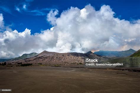 브로 모 화산 에서 브로 모 Tengger Semeru 국립 공원 동쪽 자바 인도네시아 0명에 대한 스톡 사진 및 기타 이미지 Istock