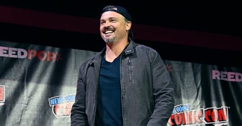 What Is Tom Wellings Net Worth He Can Thank The Cw