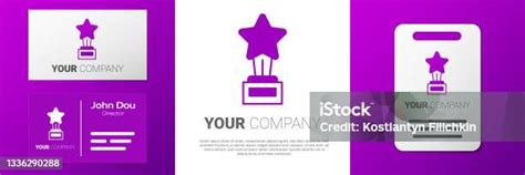 흰색 배경에 격리 된 로고 타입 무비 트로피 아이콘 아카데미 상 아이콘 영화와 영화 기호 로고 디자인 템플릿 요소입니다 벡터 개념에 대한 스톡 벡터 아트 및 기타 이미지