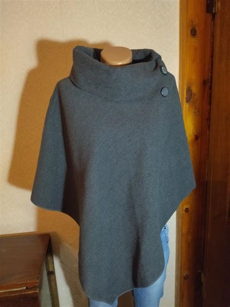 Жіноча накидка — ціна 170 грн у каталозі Накидки Купити жіночі речі за доступною ціною на Шафі