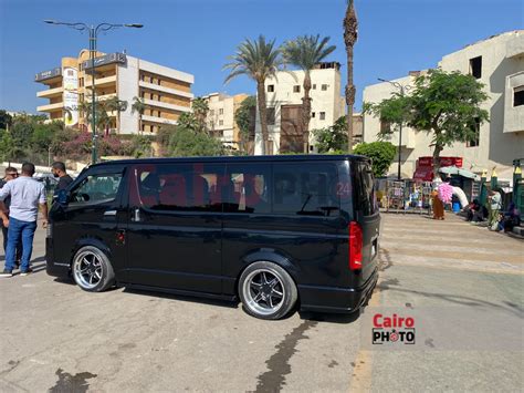 وصول جثمان والدة زوجة العامري فاروق إلى مسجد السيدة نفيسة لأداء صلاة