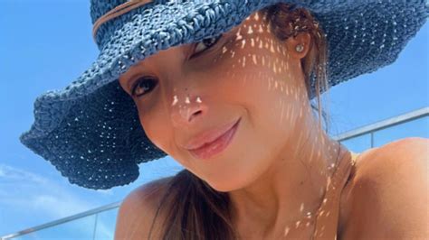 De Biquíni Patrícia Poeta Surge Deslumbrante Tomando Sol Que Linda Caras Brasil