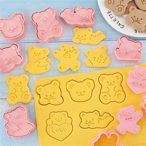 Badu Bg 8 бр компл формички за бисквитки във формата на мече Пластмасови 3d анимационни форми