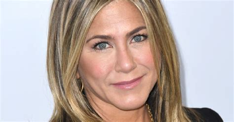 54세 제니퍼 애니스톤 “격렬한 운동 탓 몸 망가져” [할리우드비하인드]