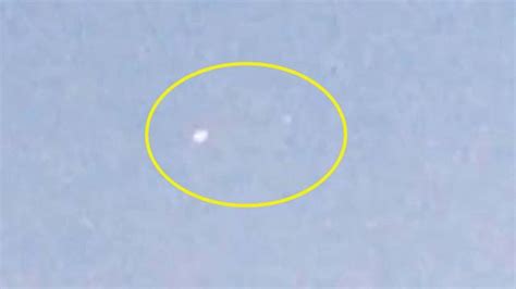 톡톡영상 하늘에 떠 있는 밝은 물체가 수상하다