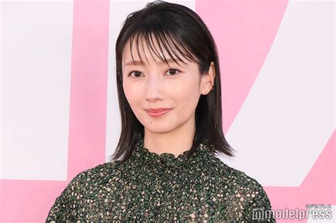 画像461 波瑠、ハーフパンツでスラリ美脚際立つ「脚長くて綺麗」「着こなしオシャレ」と反響 モデルプレス