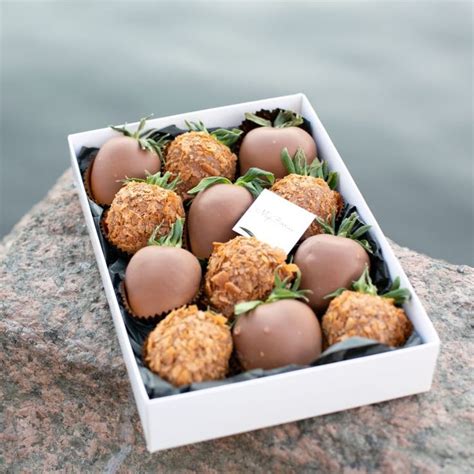 Наборы клубники в шоколаде в коробочках с доставкой по СПб и ЛО Клубника в шоколаде Клубника