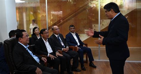 សម្ដេចតេជោ ហ៊ុន សែន អញ្ជើញទស្សនកិច្ចមជ្ឈមណ្ឌលវិស្វកម្មហ្សេន និងជីវបច្ចេកវិទ្យា នៅសាធារណរដ្ឋគុយបា