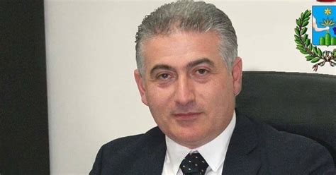 Villa Di Briano Consigliere Comunale Sputa Addosso A Comandante Polizia Municipale Il Sindaco