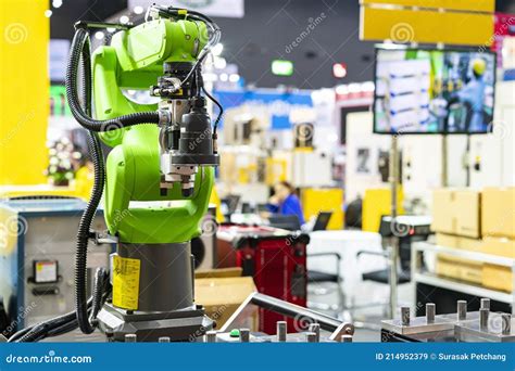 High Technology And Precision Robot Grip With Camera And Automatic Clamp Or Chuck For Inspection