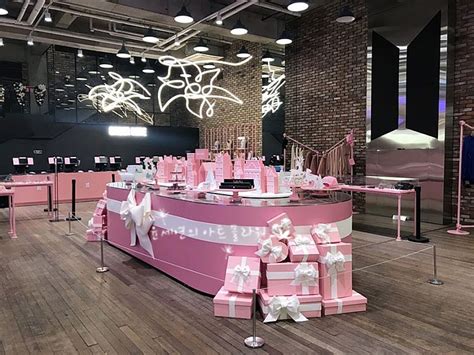 대형리본 에바폼eva폼리본 리본 제작 에바폼꽃 방탄소년단 팝업스토어 하우스 오브 비티에스 House Of Bts 리본장식 대형리본장식대형리본상자