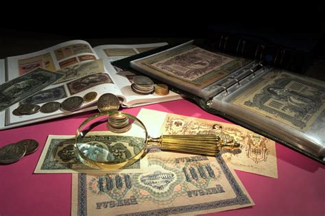 옛날 돈 고 돋보기를 통해 동전입니다 고전 학 하 고 돈을 수집입니다 러시아 제국 및 세계 통화입니다 실버 골드입니다 경제에 대한 스톡 사진 및 기타 이미지 Istock