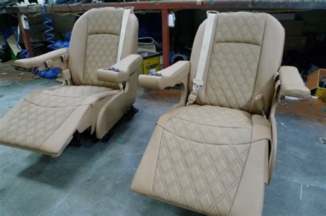 캐딜락 에스컬레이드 Esv 4세대 일등석 의전용 나파가죽시트 개조 작업 2열의 전용 시트 통풍 열선 바닥 모노륨 네이버 블로그