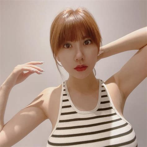 黑澀會美眉真d兇！穿上婚紗超凸出 Yahoo奇摩汽車機車