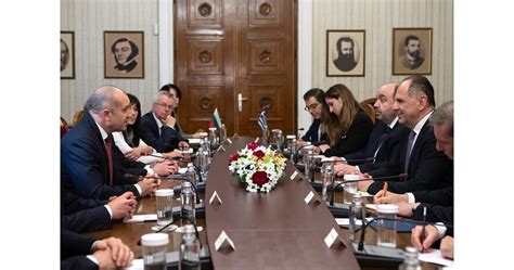 Радев Стремим се към всестранно развитие на транспортната и енергийна свързаност