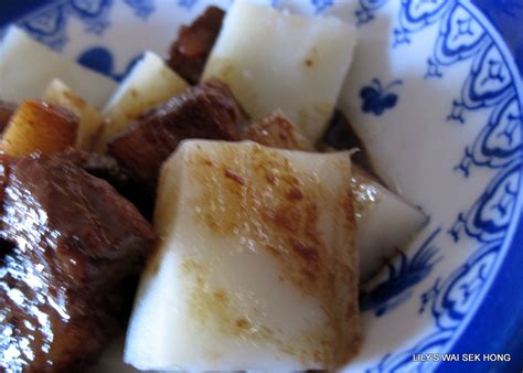 Lily S Wai Sek Hong Tee Nyah Kuih