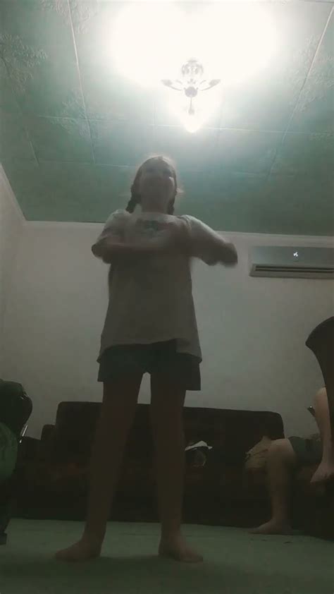 это моя двоюродная сестра Youtube