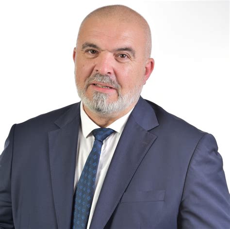 Маноил Манев