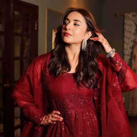Eid Suit Looks युमना जैदी से हानिया आमिर तक मियां जी भी हो जाएंगे