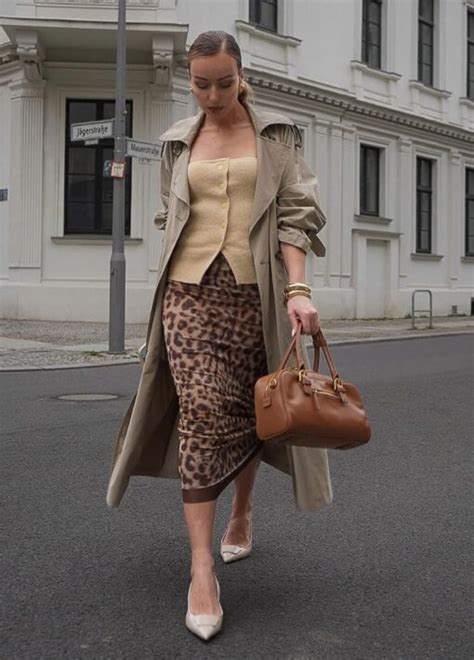 18 идей с чем носить леопардовую юбку в 2025 году