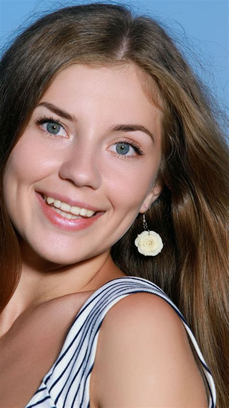 Download Wallpaper Girl Smile Model Hair Vivian Section Girls In Resolution 750x1334