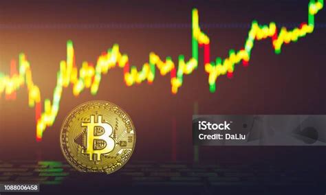 Bitcoin 골드 동전 및 Defocused 차트 배경입니다 가상 Cryptocurrency 개념입니다 Bitcoins 사다리