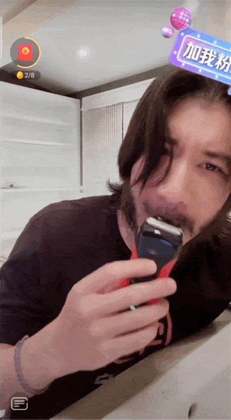 王力宏蓄胡大变样认不出 直播刮完胡子似年轻18岁 搜狐大视野 搜狐新闻