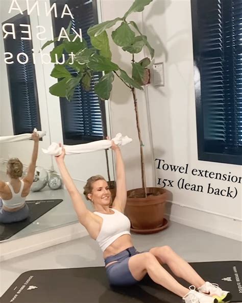 How To Do Shakiras Ab Workout In 6 Moves According To Her Trainer