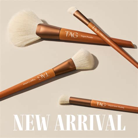 다이소 가을무드를위한 메이크업브러쉬파우치 10월4주🗓 다이소 이달의신상🔔 전문가의 터치를 받은듯 태그 비건 브러쉬로 메이크업을 더욱 프로페셔널하게