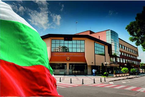 Нова Загора Nova Zagora Малчуганите от детските градини посрещнаха Баба Марта И тази година