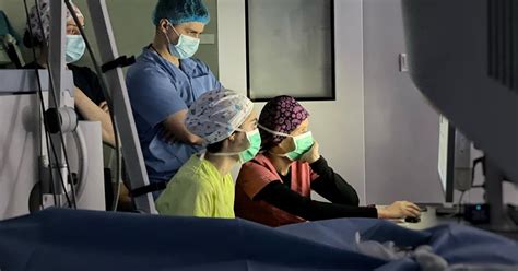 Втручання тривало сім годин львівські лікарі провели підлітку унікальну операцію на мозку